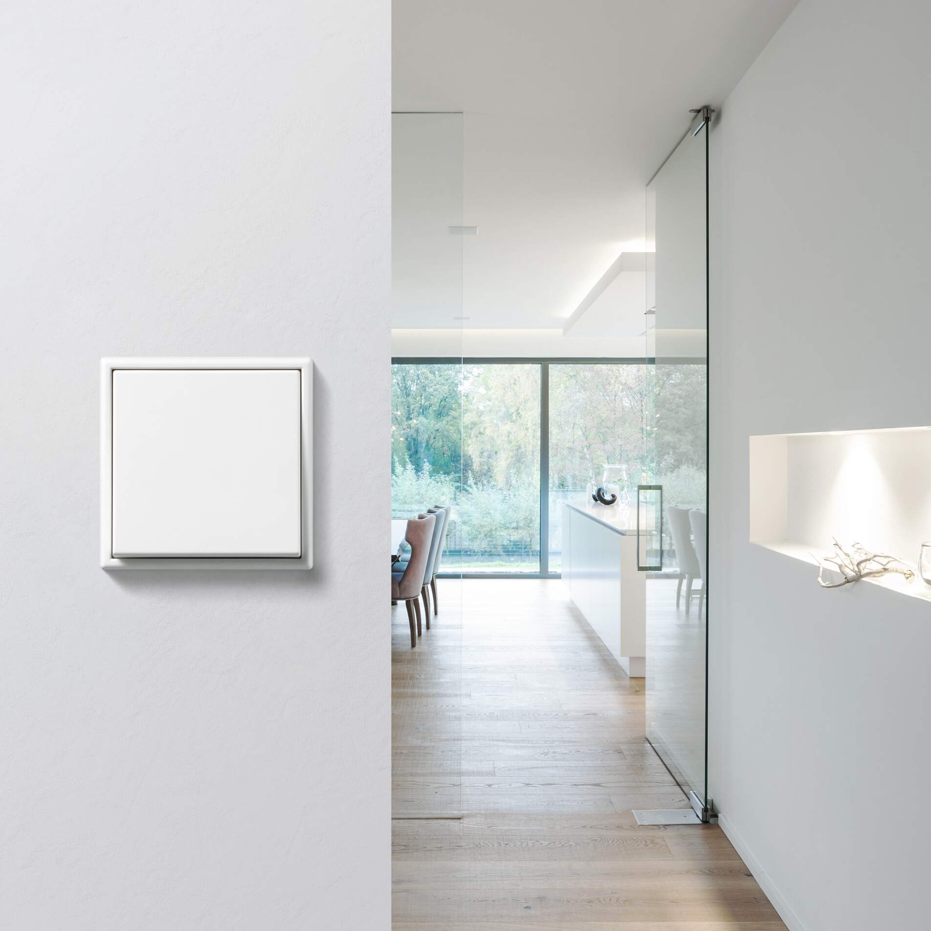 The LS 990 flat switch – classic in the Bauhaus style since 1968