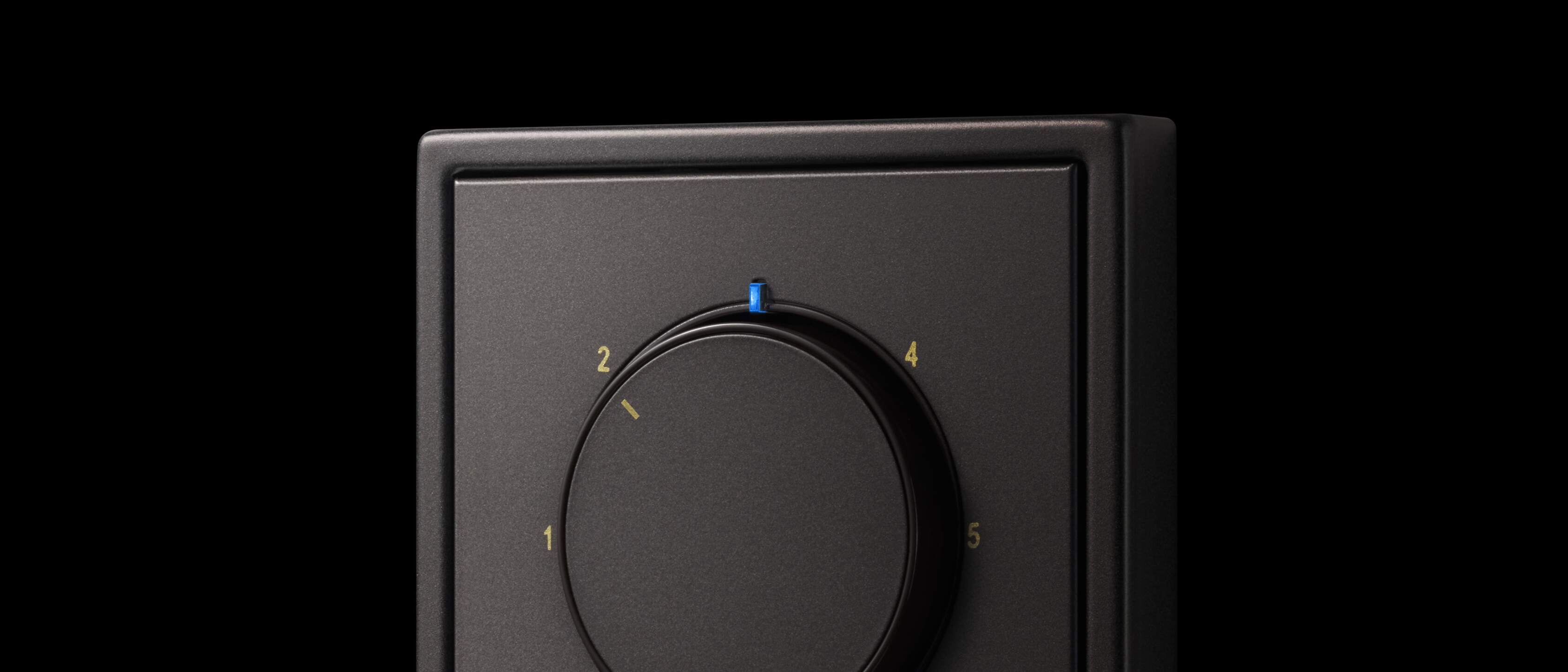JUNG room thermostats – energy-saving temperature regulators