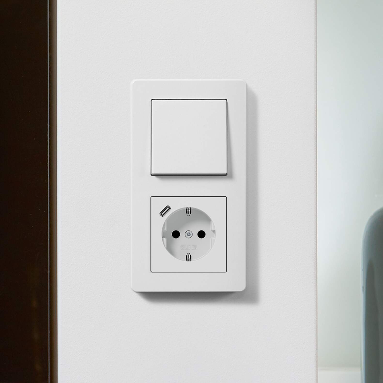 JUNG SCHUKO® socket with USB - Always the best connections